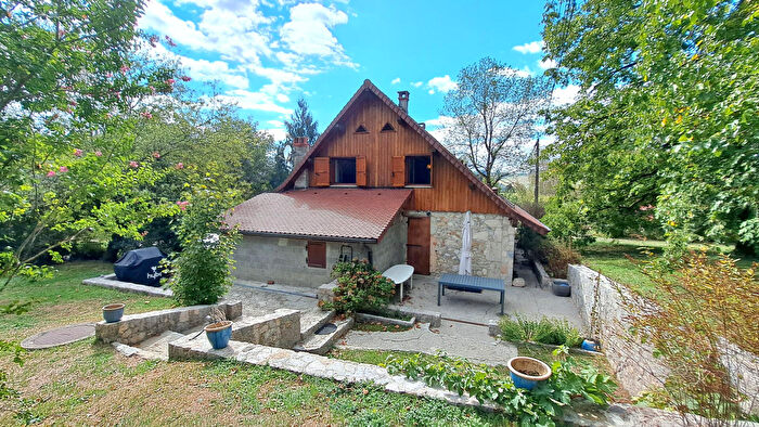 Maison 9 pièces à Attignat-Oncin, à vendre