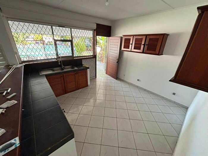 Maison à louer - Cayenne - 5 pièces - 4 chambres