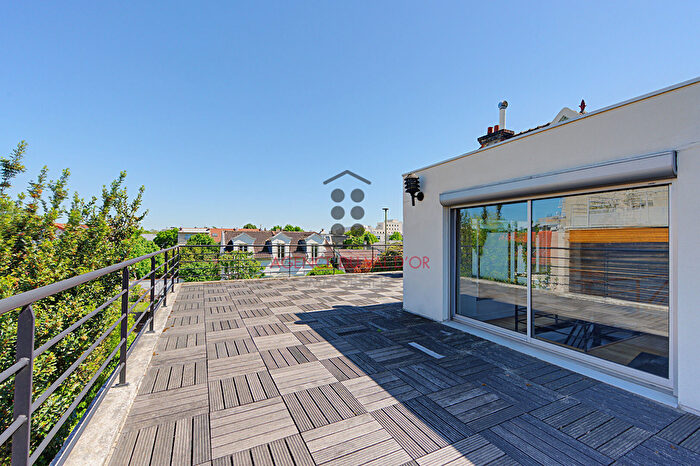 Suresnes, République : Maison 6 pièces à vendre