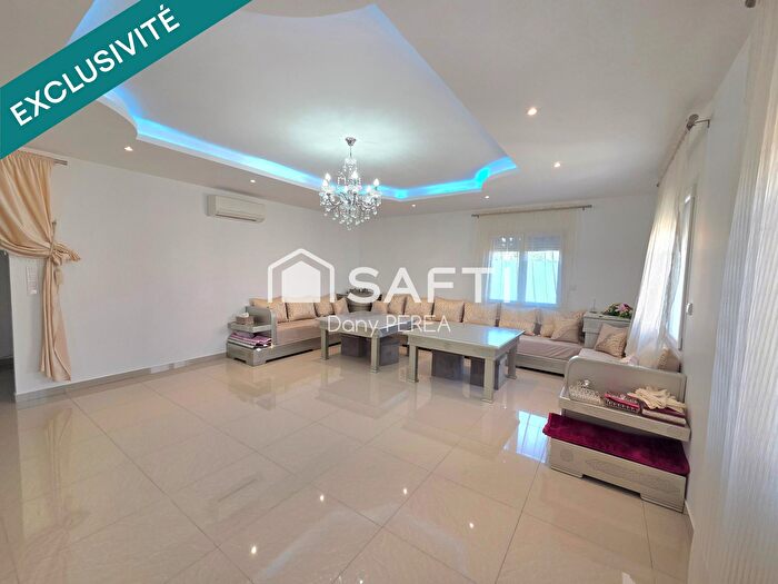 Maison à vendre - Lunel, Centre-ville, Gare - 20 pièces - 15 chambres