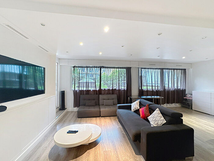 Appartement à louer - Paris e , Muette-Nord, Trocadéro - 2 pièces - 1 chambre