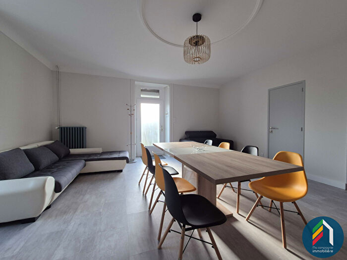 Maison à vendre - Pouzauges - 6 pièces - 3 chambres