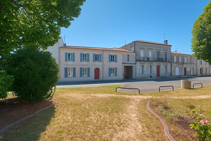 Maison à vendre - Cadillac-en-Fronsadais - 8 pièces - 5 chambres