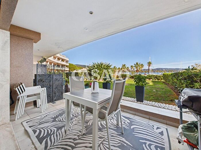 Appartement à vendre - Cavalaire-sur-Mer, Centre-ville - 5 pièces - 3 chambres