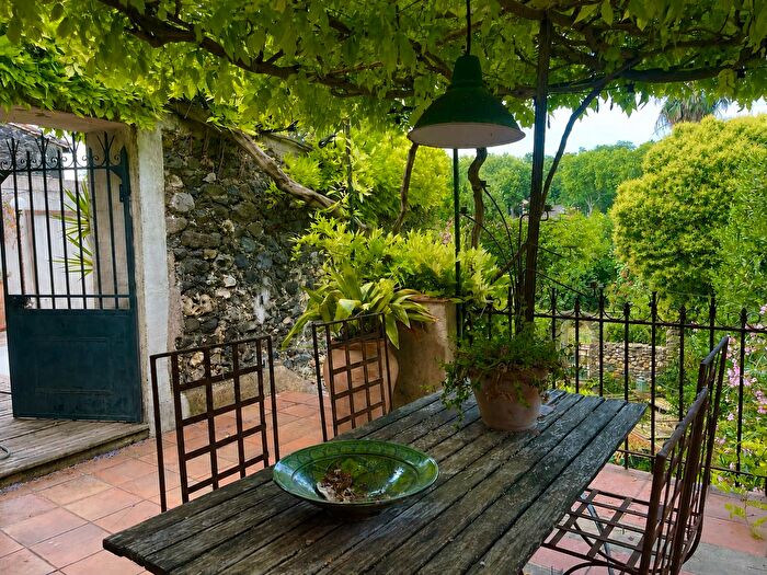 Nizas : Maison 10 pièces à vendre