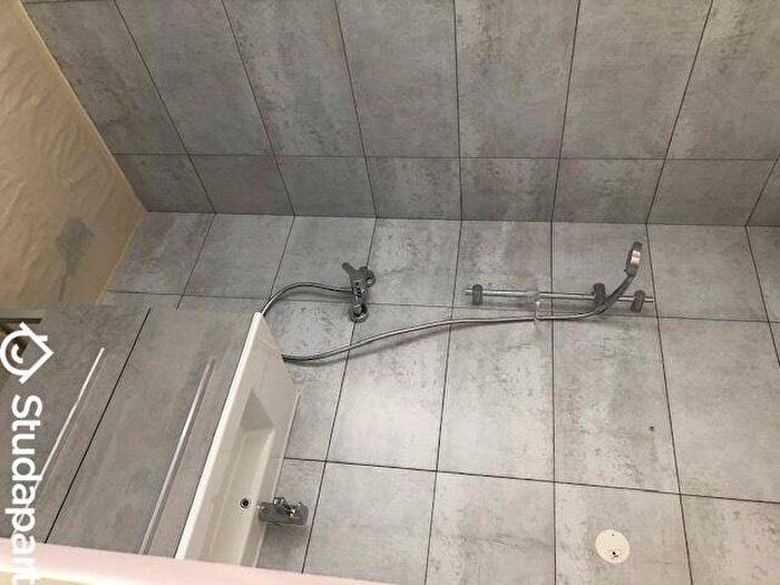 Appartement à louer - Le-Perollier, Écully - 1 pièce - 2 chambres