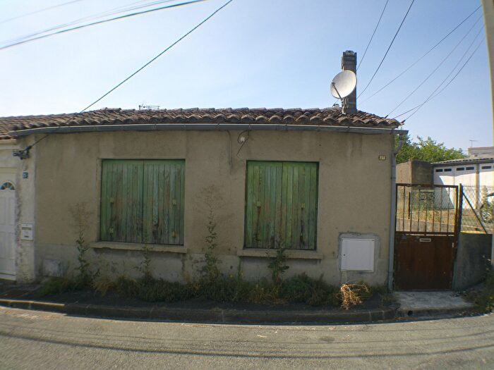 Cognac, Champ de Foire : Maison 2 pièces à vendre