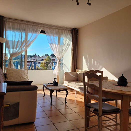 Grasse, Saint-Claude : Appartement 3 pièces à vendre