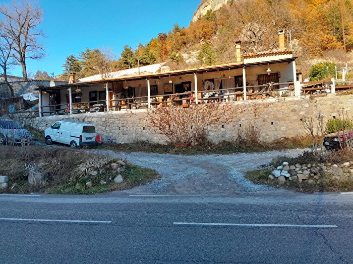 Maison à vendre - Annot - 5 pièces - 4 chambres