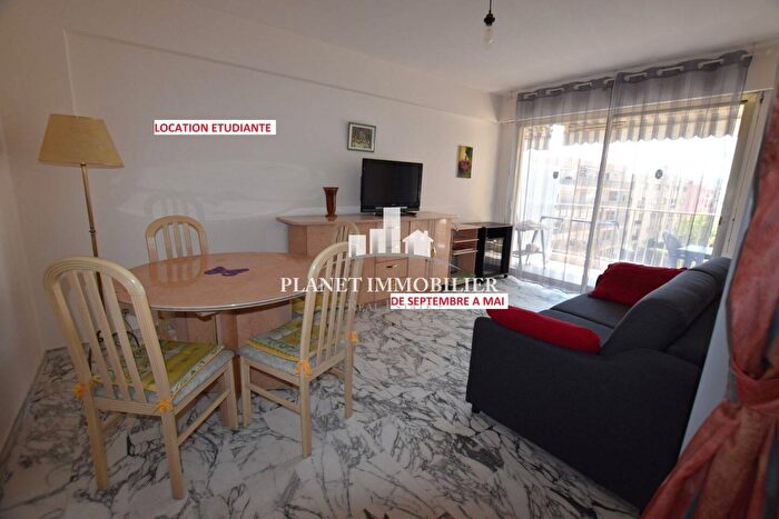 Appartement à louer - Juan-les-Pins, Antibes - 2 pièces - 1 chambre