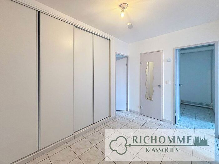 Appartement à louer - Cernay Jamin-Jean Jaurès-Epinettes, Reims - 3 pièces - 2 chambres