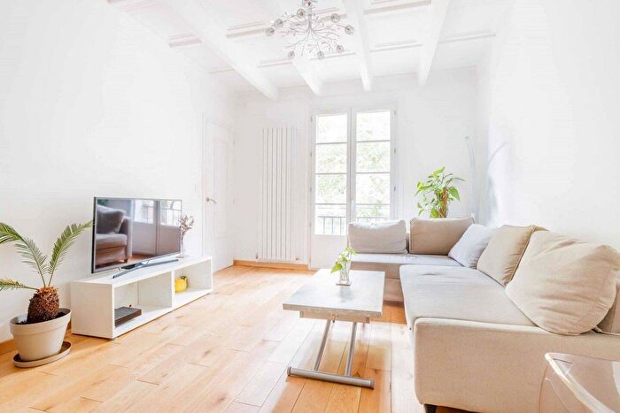 Appartement à louer - Auteuil Nord, Paris ème arrondissement - 3 pièces - 2 chambres