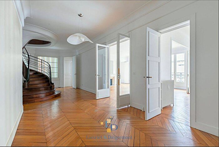 Appartement 6 pièces à louer à Gros Caillou, Paris 7ème arrondissement