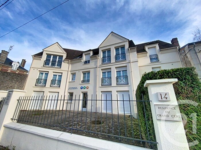 Appartement à louer - Senlis, Centre-ville - 4 pièces - 3 chambres