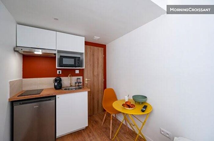 Appartement à louer - Cheminots-Acacias-Faubourg de Lille, Valenciennes - 1 pièce