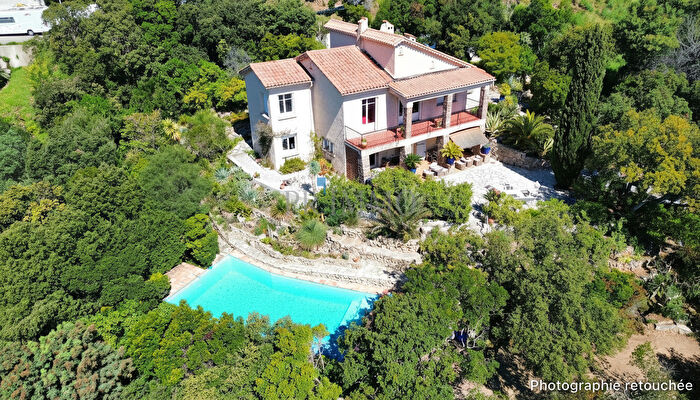 Maison à vendre - Roquebrune-sur-Argens, Les Issambres, La Vigie, Les Dolmens, Plages, Calanques - 6 pièces - 4 chambres