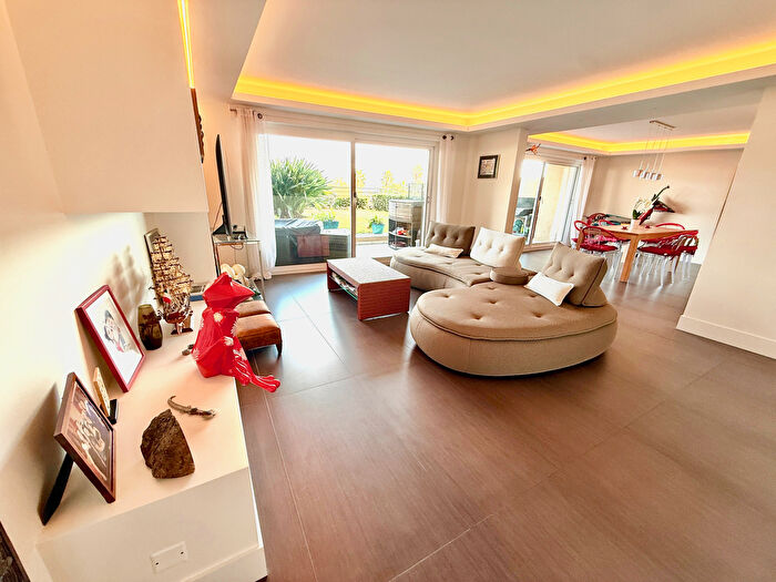 Appartement à vendre - Cavalaire-sur-Mer, Centre-ville - 5 pièces - 3 chambres