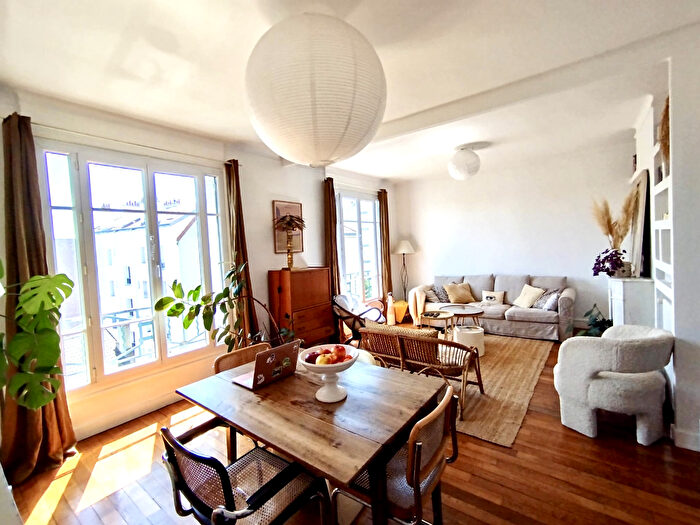 Noisy-le-Sec, Centre-ville, Gare : Appartement 3 pièces à vendre