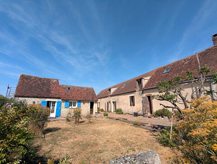 Saint-Victor-de-Buthon : Maison 14 pièces à vendre