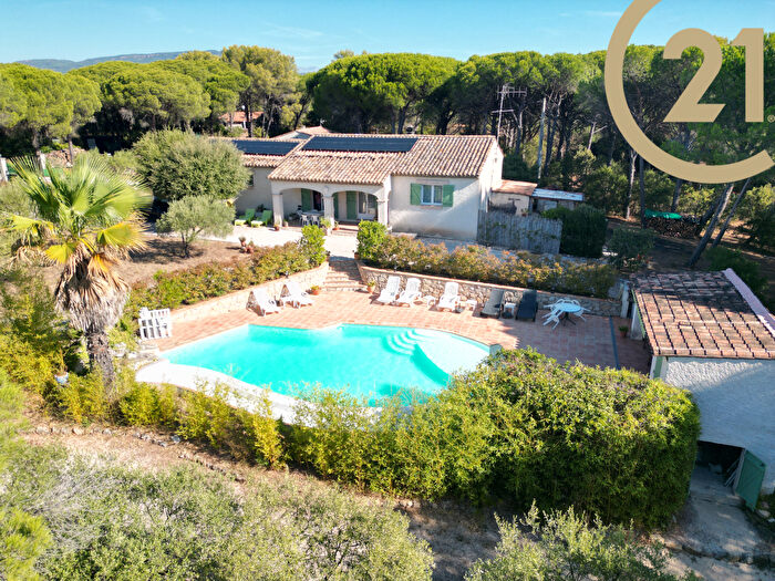 Maison à vendre - Roquebrune-sur-Argens - 5 pièces - 4 chambres