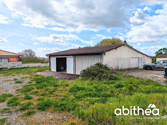 Maison à vendre - Vérac - 4 pièces - 1 chambre
