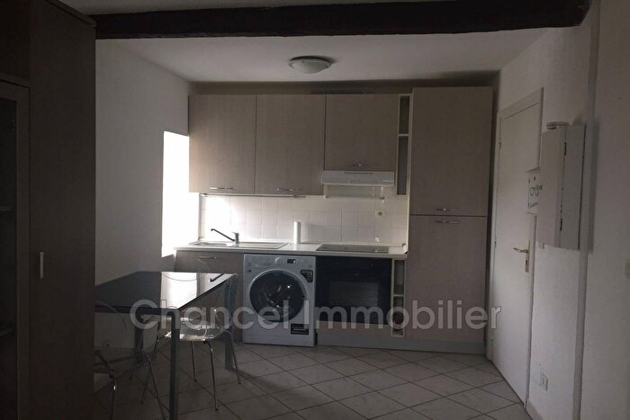 Appartement à louer - Vieille Ville, Antibes - 2 pièces - 1 chambre