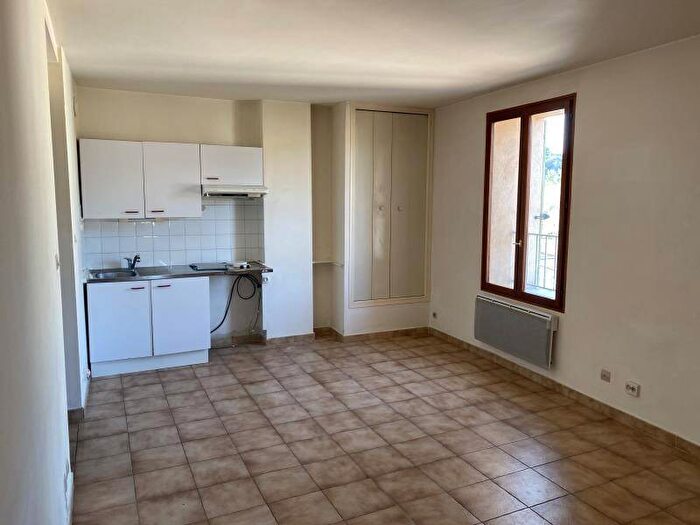 Appartement à louer - Meyrargues - 2 pièces - 1 chambre