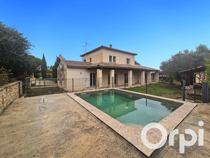 Maison à louer - Saint-Just-dArdèche - 7 pièces - 5 chambres