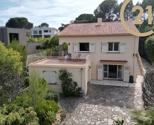 Saint-Raphaël : Maison 5 pièces à vendre