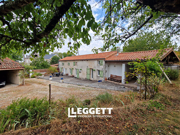 Maison 7 pièces à Fouquebrune, à vendre