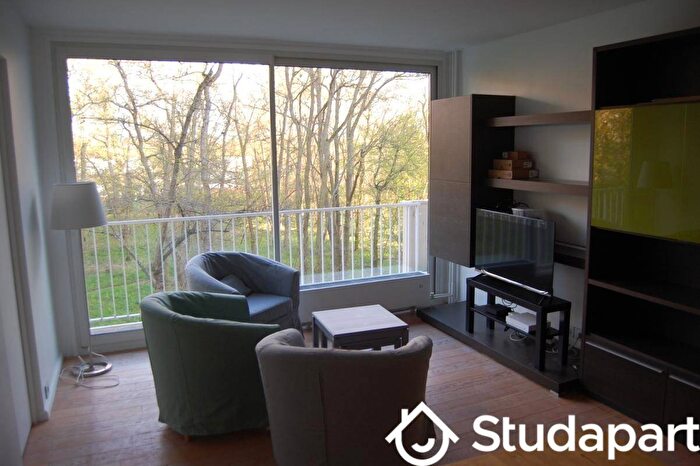 Appartement à louer - Clairieres-Chateaux-Zone Agricole, Cergy - 1 pièce - 1 chambre