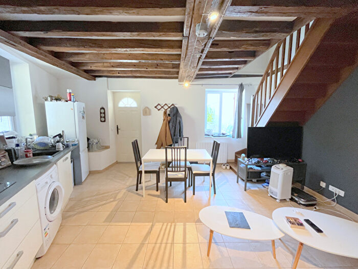 Maison 3 pièces à Bû, à louer