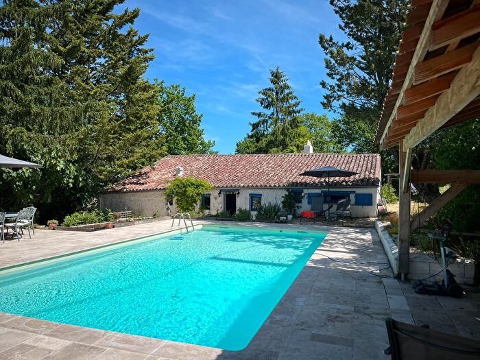 Maison 6 pièces à Lolme, à vendre