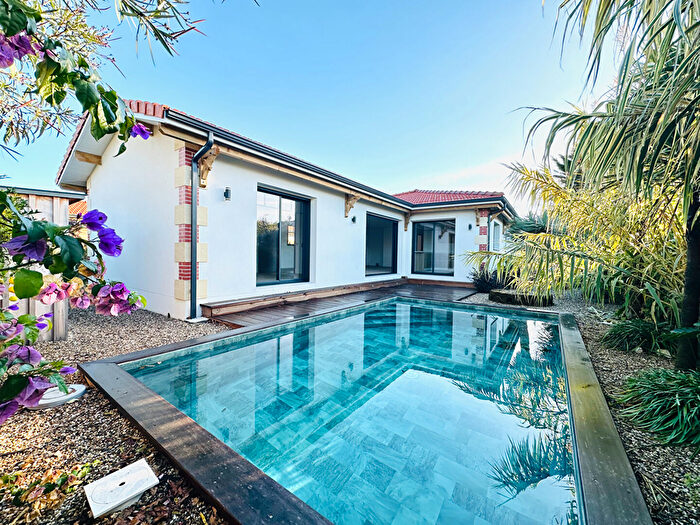 Maison à vendre - Gujan-Mestras, Centre-ville - 5 pièces - 4 chambres