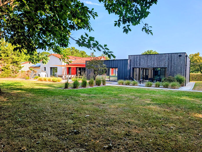 Maison 12 pièces à Les Herbiers, à vendre