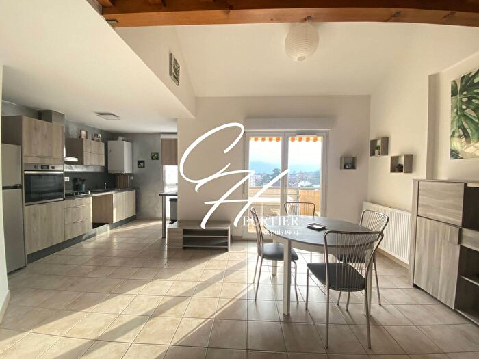 Appartement à louer - Tullins - 3 pièces - 2 chambres