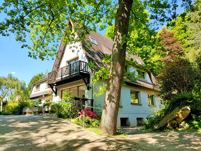 Maison à vendre - Saint-Rémy-lès-Chevreuse - 9 pièces - 6 chambres
