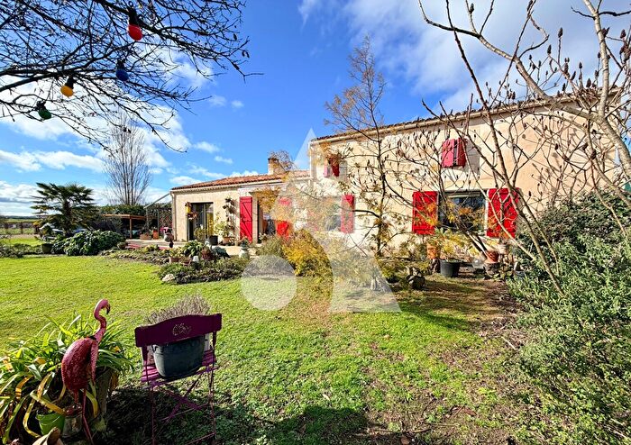 Maison à vendre - Saint-Just-Luzac - 4 pièces - 3 chambres