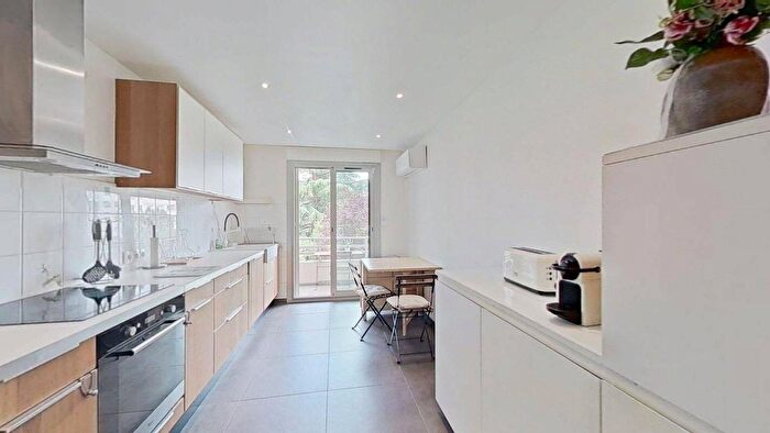 Appartement 3 pièces à Saint Louis, Lyon 7ème arrondissement, à louer