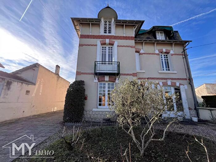 Montpon-Ménestérol - Maison 11 pièces à vendre
