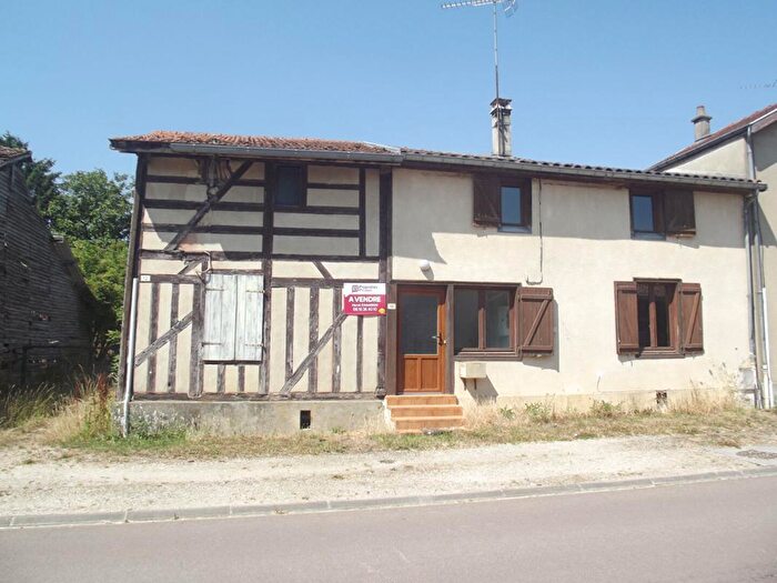 Maison 10 pièces à Hampigny, à vendre