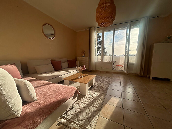 Appartement à vendre - Meyzieu, Centre-ville - 4 pièces - 2 chambres