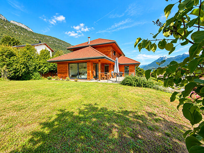 Maison 6 pièces à Lathuile, à vendre