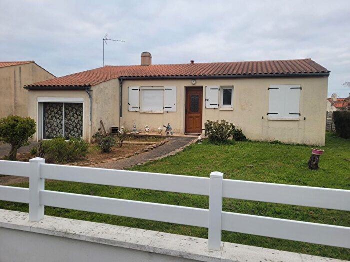 Maison à vendre - Fontenay-le-Comte, Les Moulins, La Gare - 4 pièces - 3 chambres