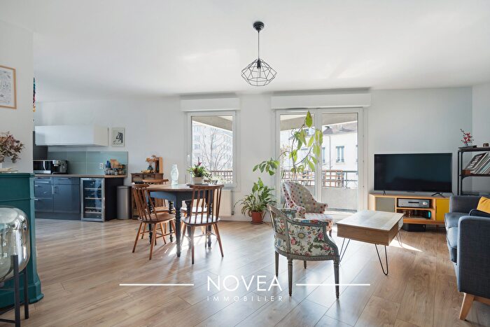 Appartement à vendre - Lyon e  - 3 pièces - 2 chambres