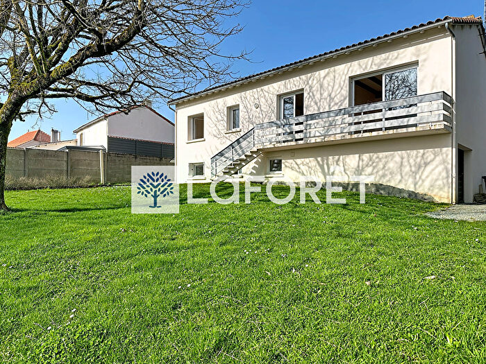 Maison à vendre - La Châtaigneraie - 5 pièces - 4 chambres