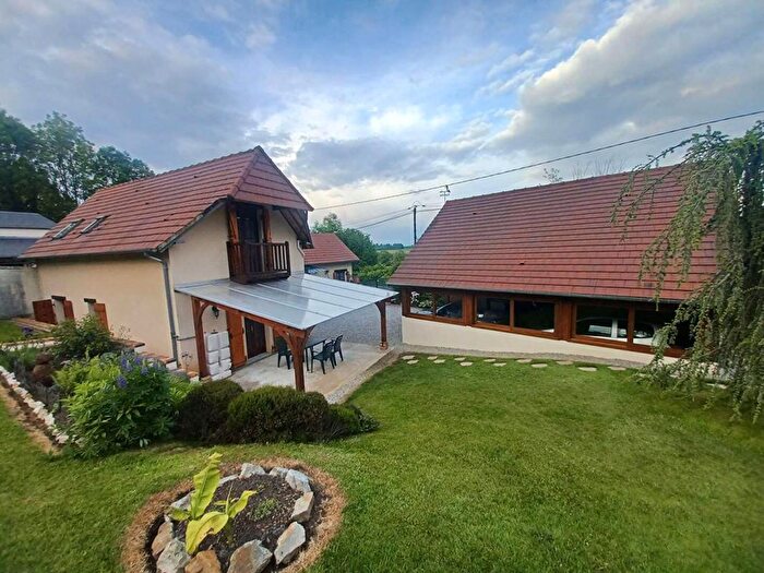 Sainte-Gauburge-Sainte-Colombe : Maison 6 pièces à vendre
