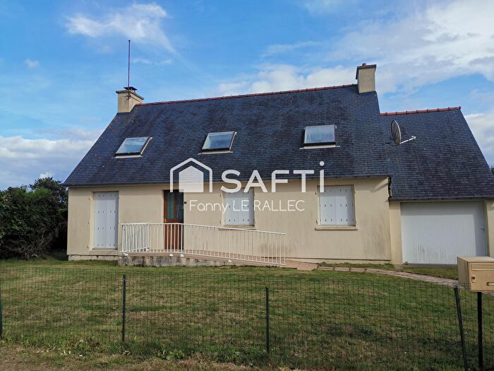 Maison à vendre - Plougrescant - 7 pièces - 4 chambres