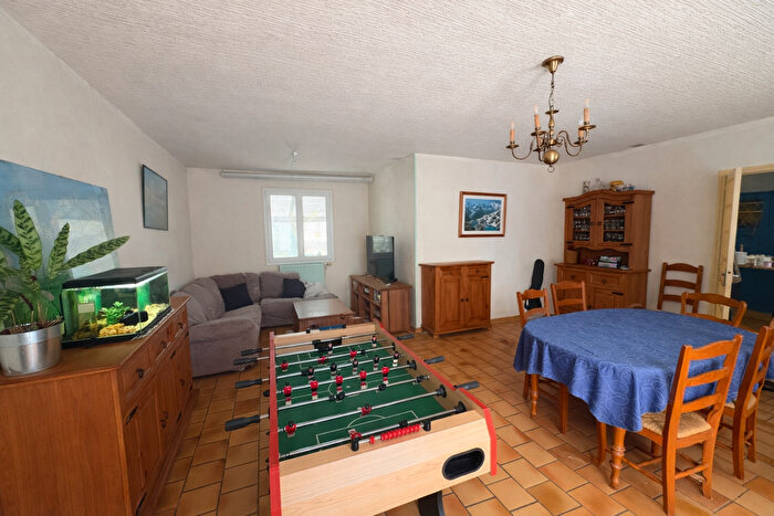 Maison à vendre - Le Bourgneuf-la-Forêt - 5 pièces - 3 chambres