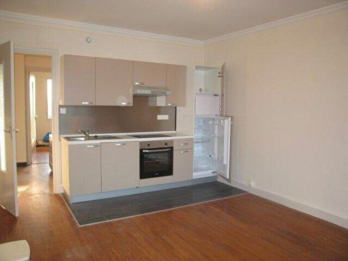 Appartement à louer - Saint Louis, Lyon ème arrondissement - 4 pièces - 3 chambres